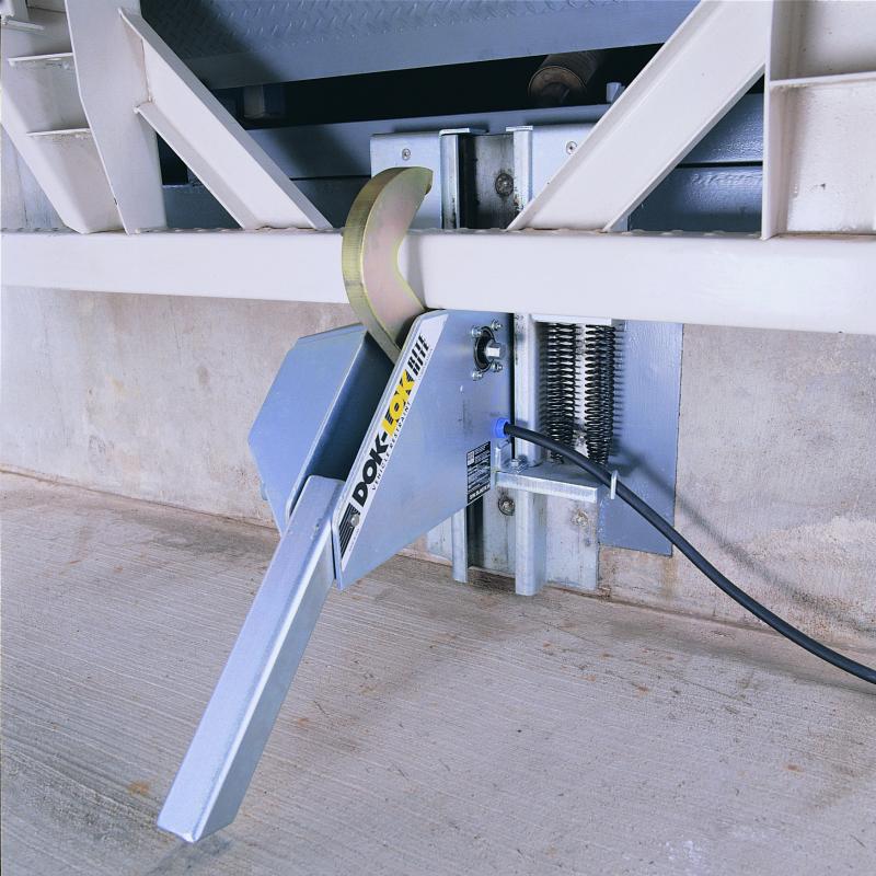 Rotating Hook Restraint | W.E. Carlson Corporation