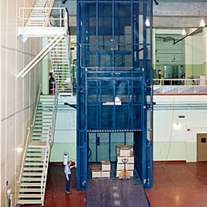 Mechanical Vertical Lifts | W.E. Carlson Corporation