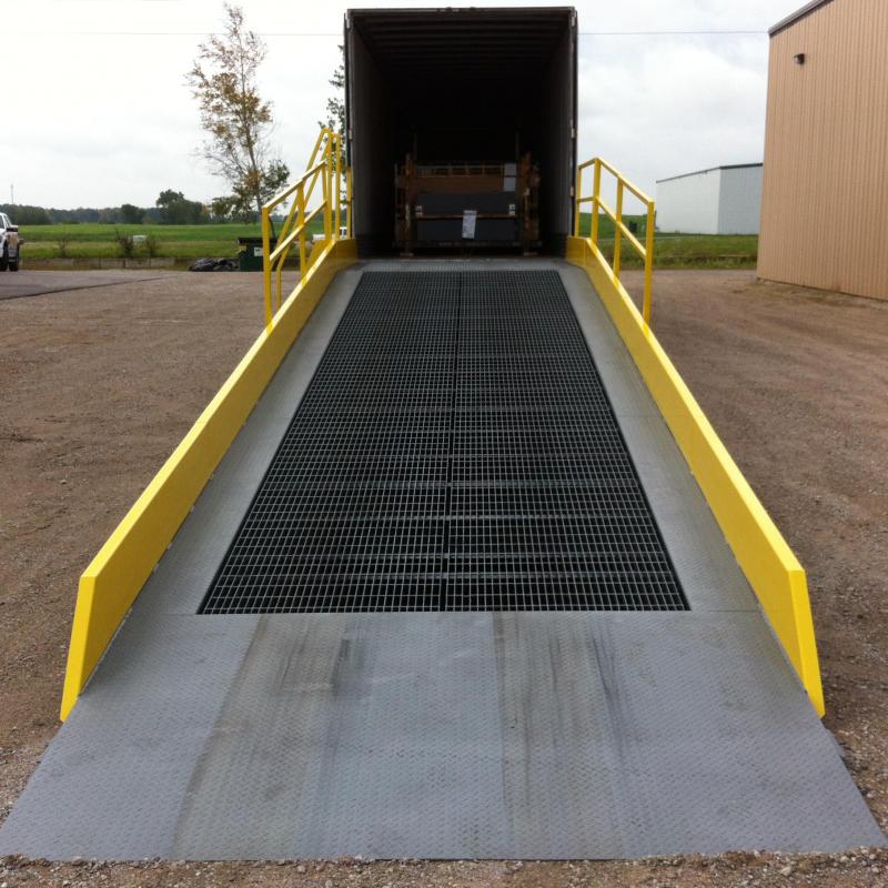 Mobile Yard Ramps | W.E. Carlson Corporation