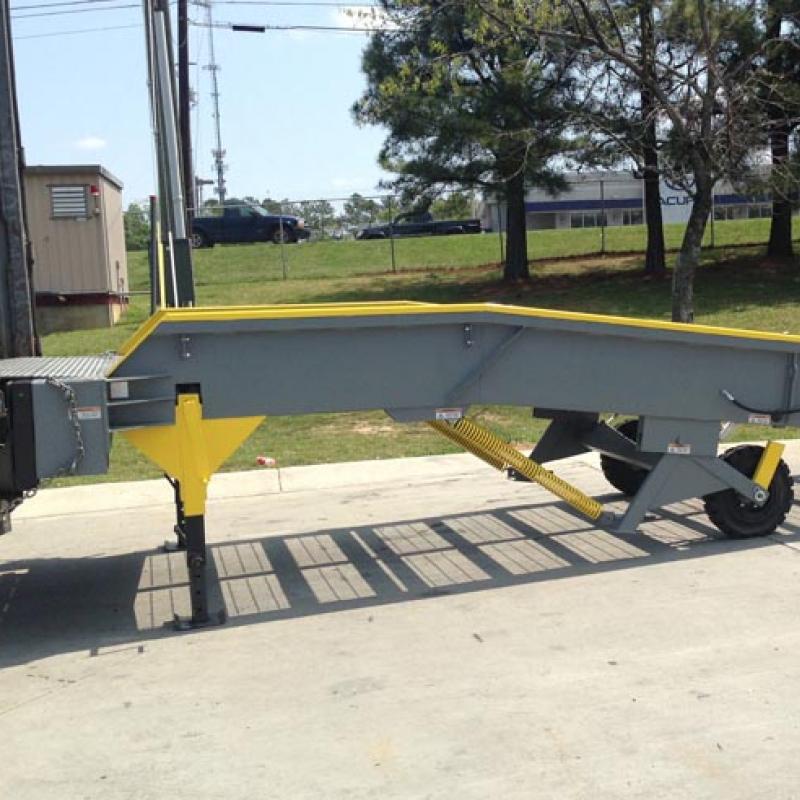 Mobile Yard Ramps | W.E. Carlson Corporation