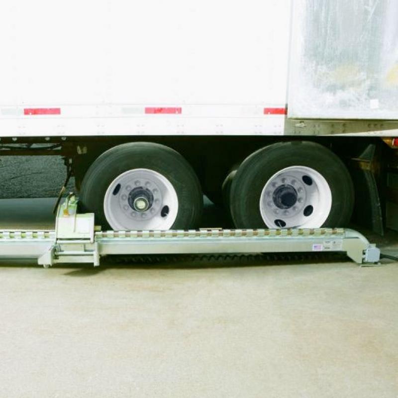 Manual Wheel-Lok Restraint | W.E. Carlson Corporation